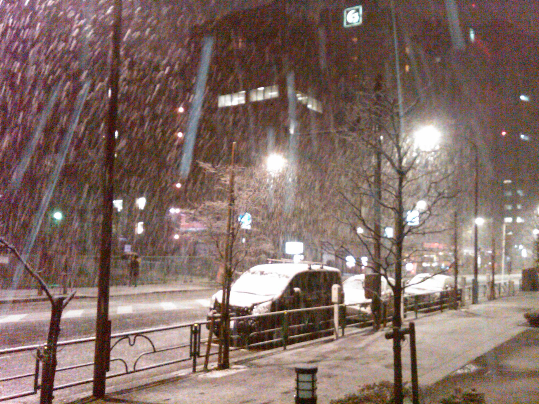 A snowy night in Tokyo 東京の雪の夜 – the tokyo files 東京ファイル