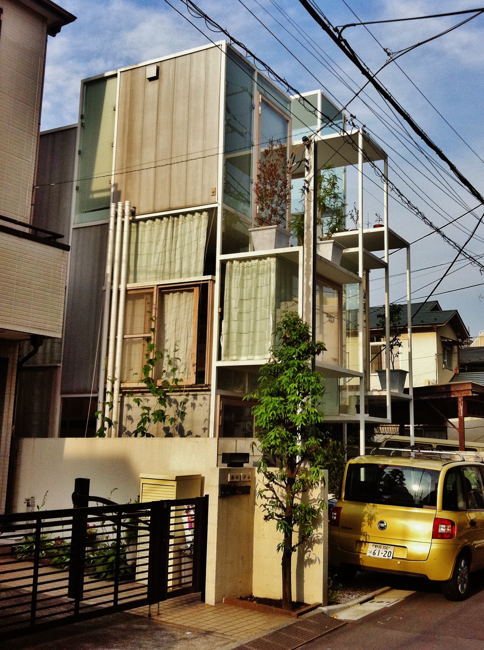 “House NA”, Tokyo’s hide-and-go-see-through glass house (House NA 住所 ...