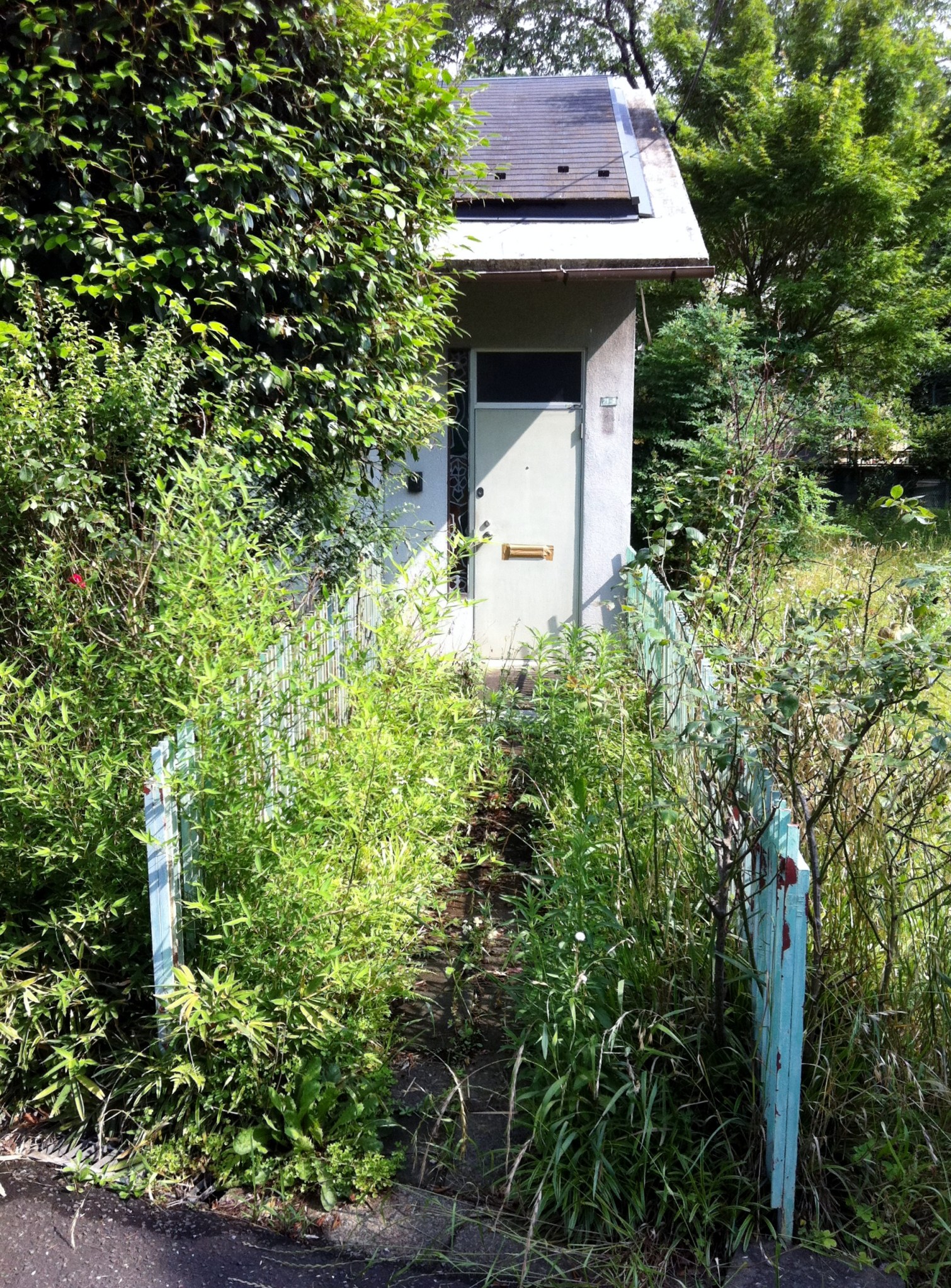 Ghosts of Showa: the Karasuyama apartment complex (danchi), gated ...