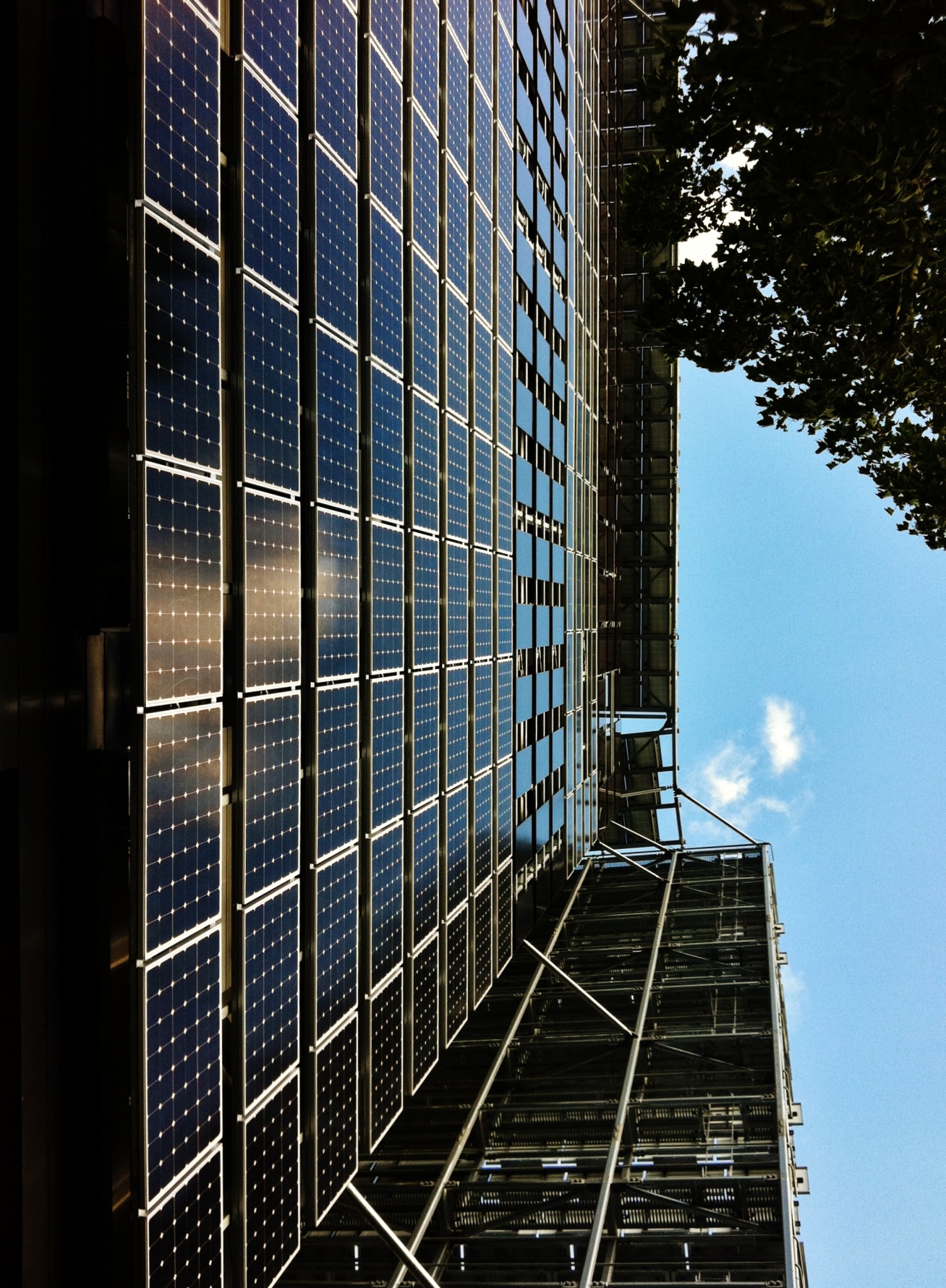 A bright idea: 4,570 solar panels, the Tokyo Tech way 環境エネルギーイノベーション棟 ...