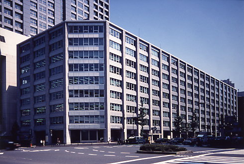 Cloud in a box – the Iino Building in Kasumigaseki ボックス内の雲 – the tokyo ...